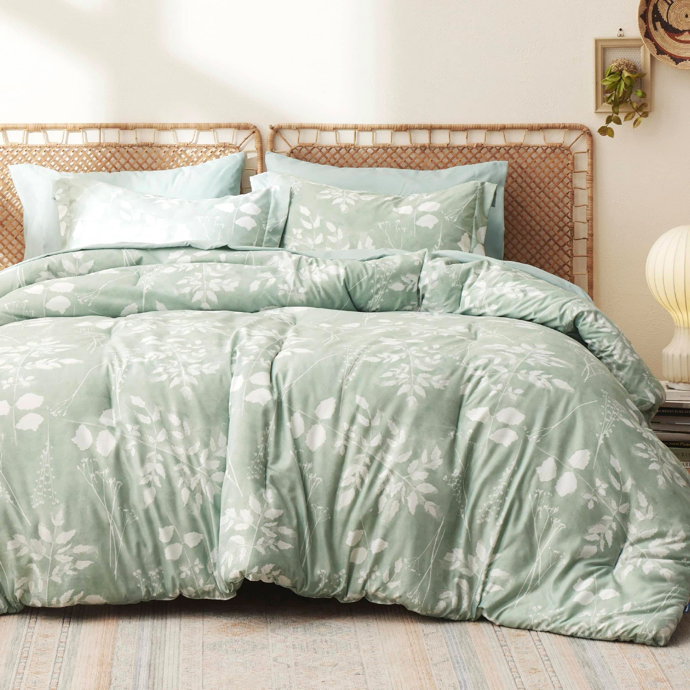 Bedsure Comforter Set Reversible Warming and Cooling